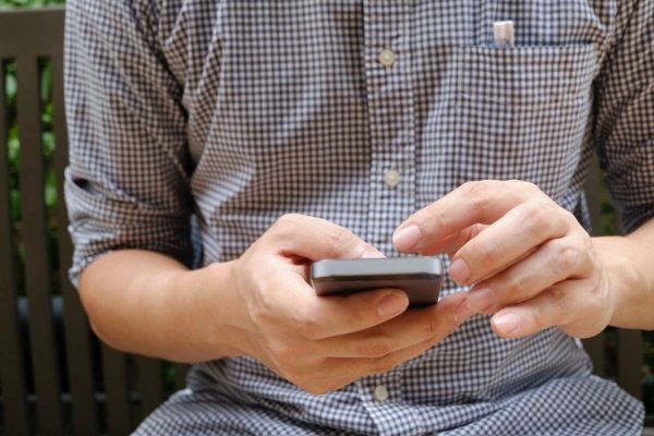 An In-Depth Review Of The Raz Memory Cell Phone - Senior Affair Magazine